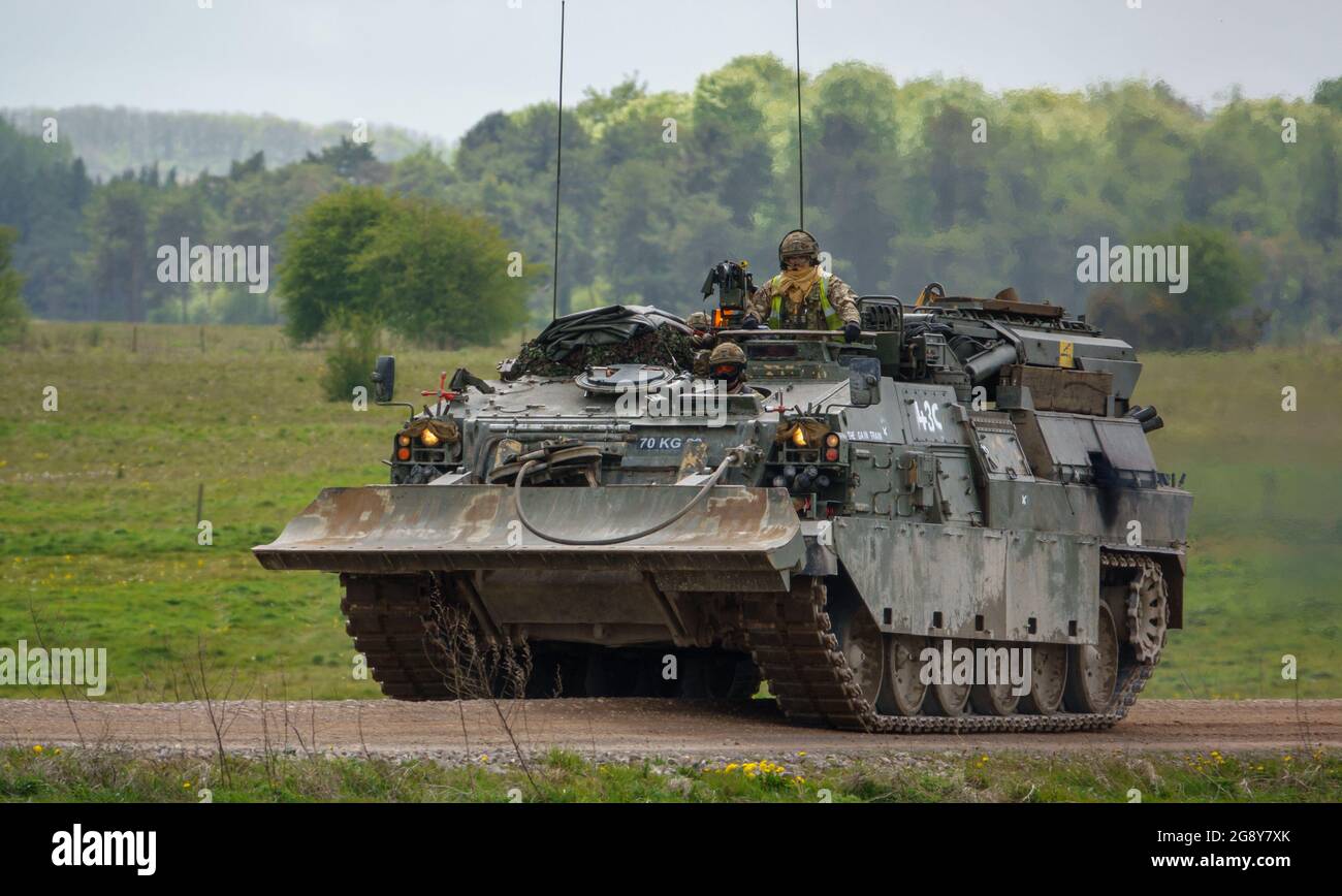 British army armoured recovery vehicle -Fotos und -Bildmaterial in ...