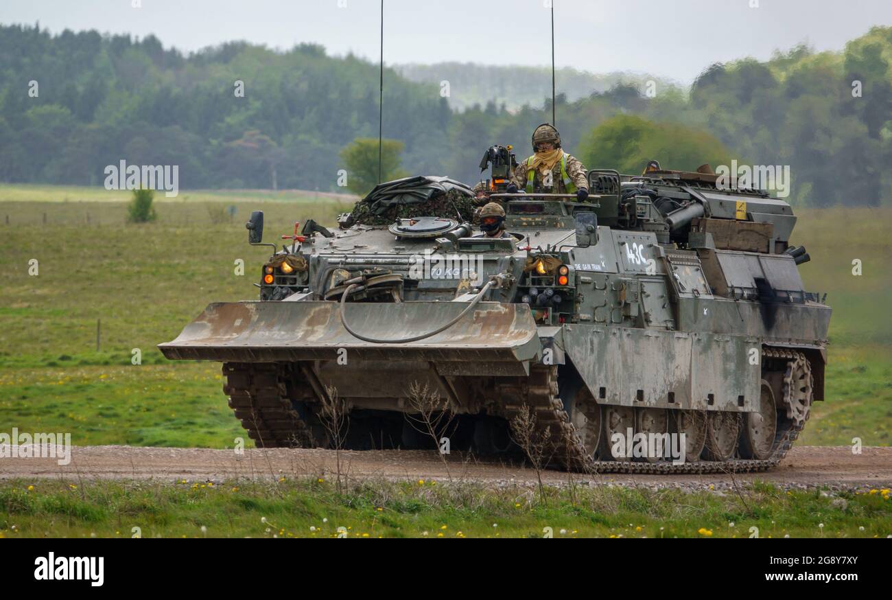 British army armoured recovery vehicle -Fotos und -Bildmaterial in ...