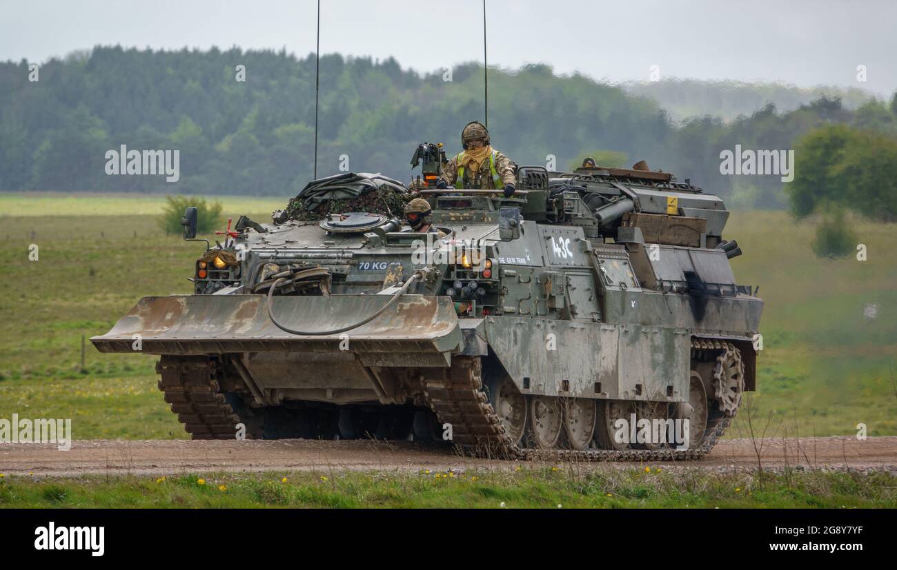 British army armoured recovery vehicle -Fotos und -Bildmaterial in ...