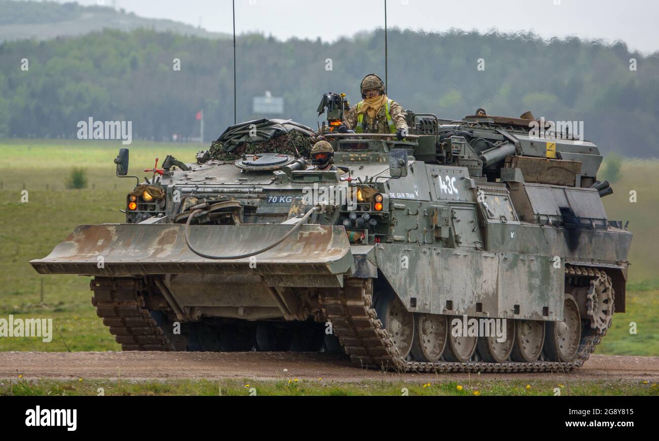 British army armoured recovery vehicle -Fotos und -Bildmaterial in ...