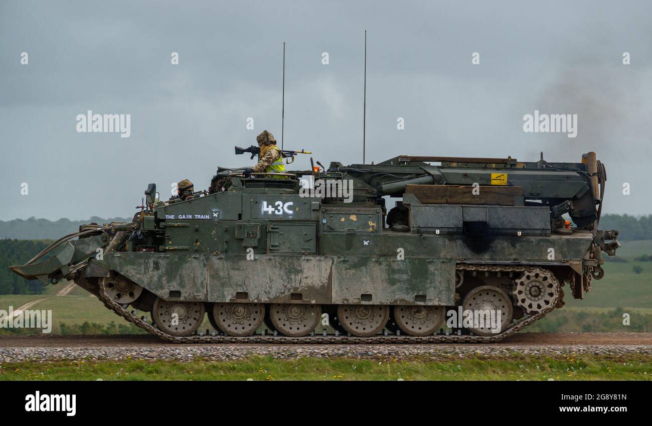 British army armoured recovery vehicle -Fotos und -Bildmaterial in ...