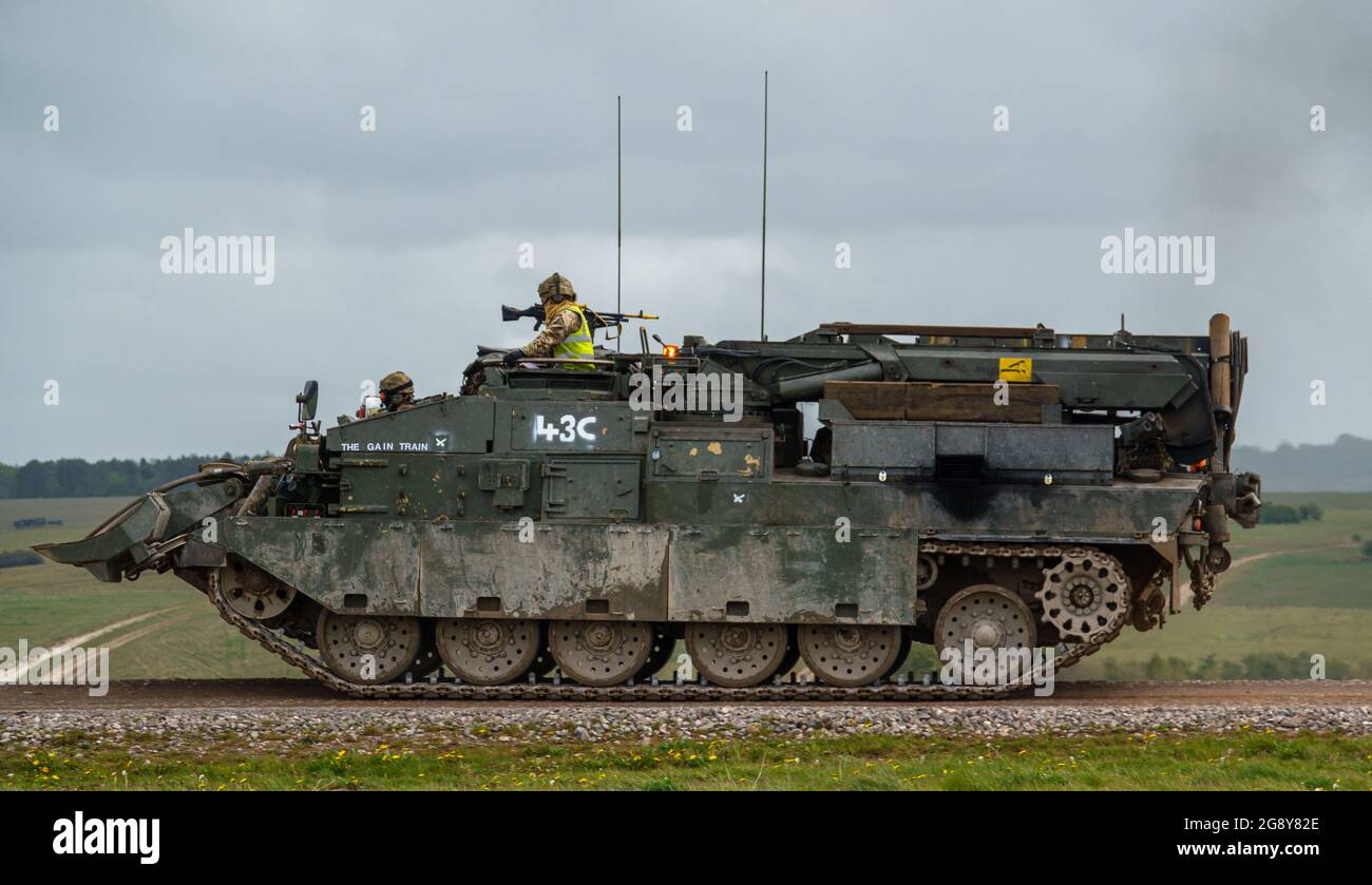 British army armoured recovery vehicle -Fotos und -Bildmaterial in ...