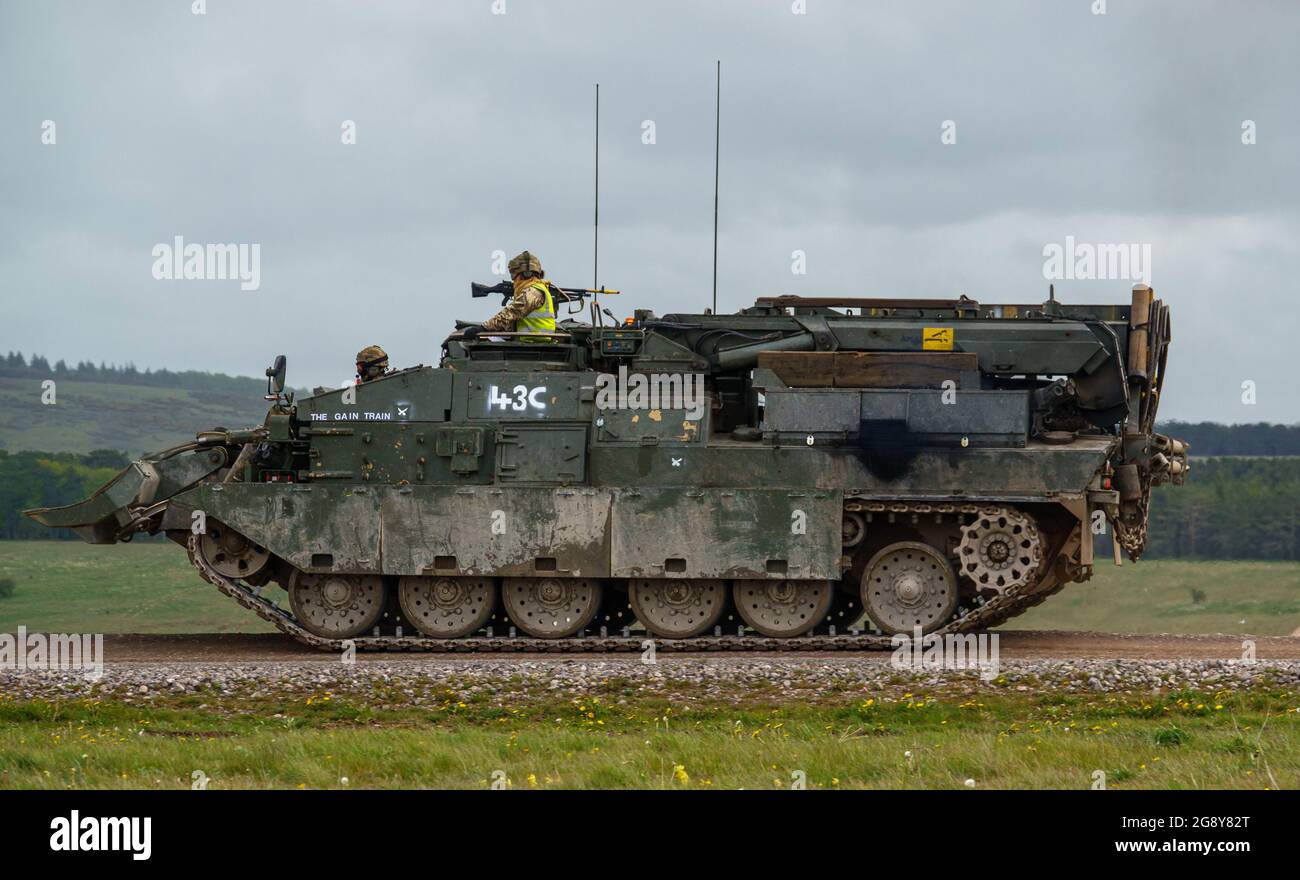 British army armoured recovery vehicle -Fotos und -Bildmaterial in ...