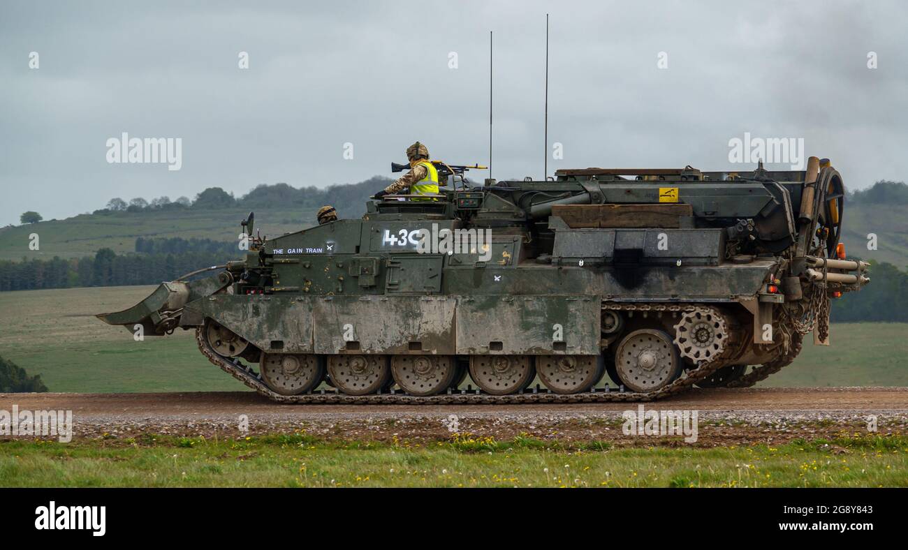 British army armoured recovery vehicle -Fotos und -Bildmaterial in ...