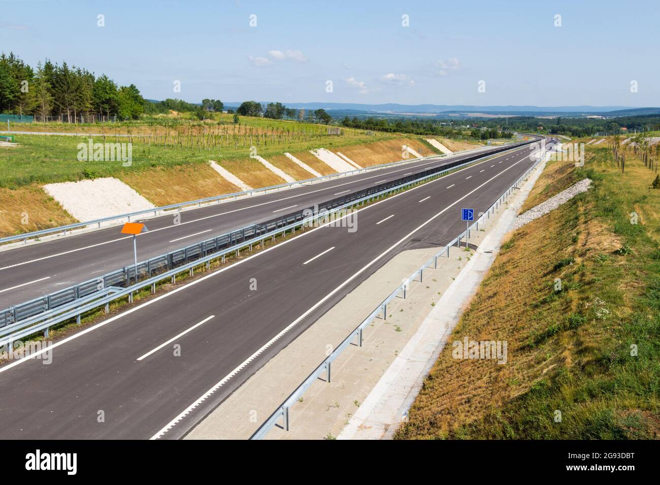 Autobahn M85 gerade fertiggestellte Strecke von der Brücke Kreuzung ...