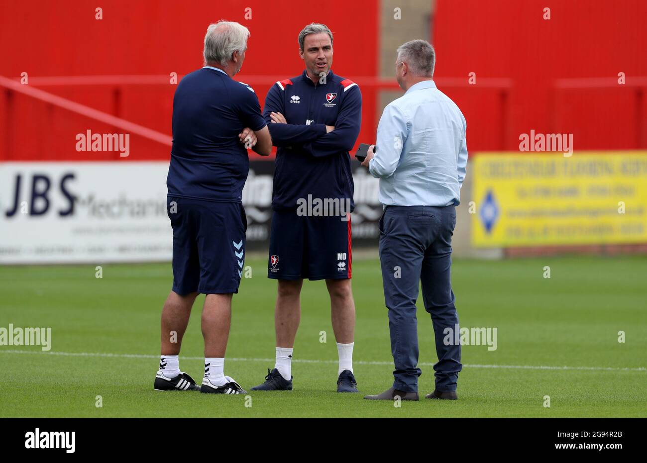 Cheltenham Town Manager Michael Duff (Mitte) vor dem Vorsaison ...