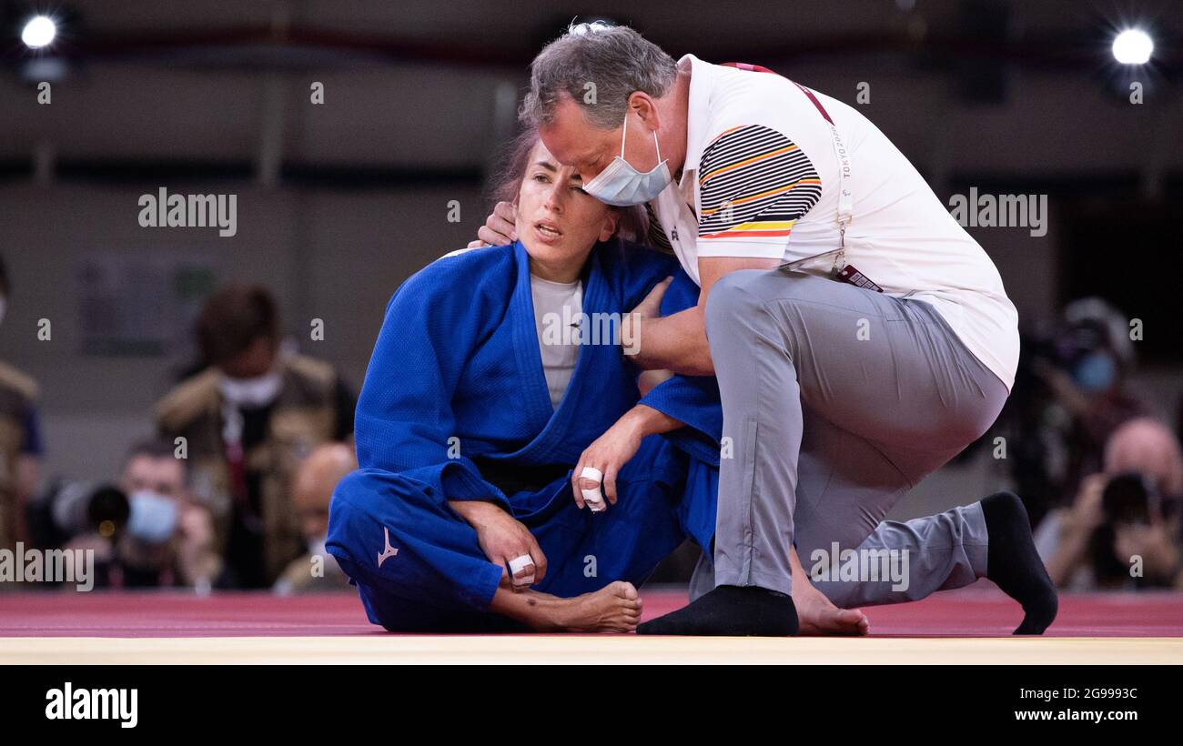 Die belgische Judoka Charline Van Snick und der belgische Team-Arzt ...