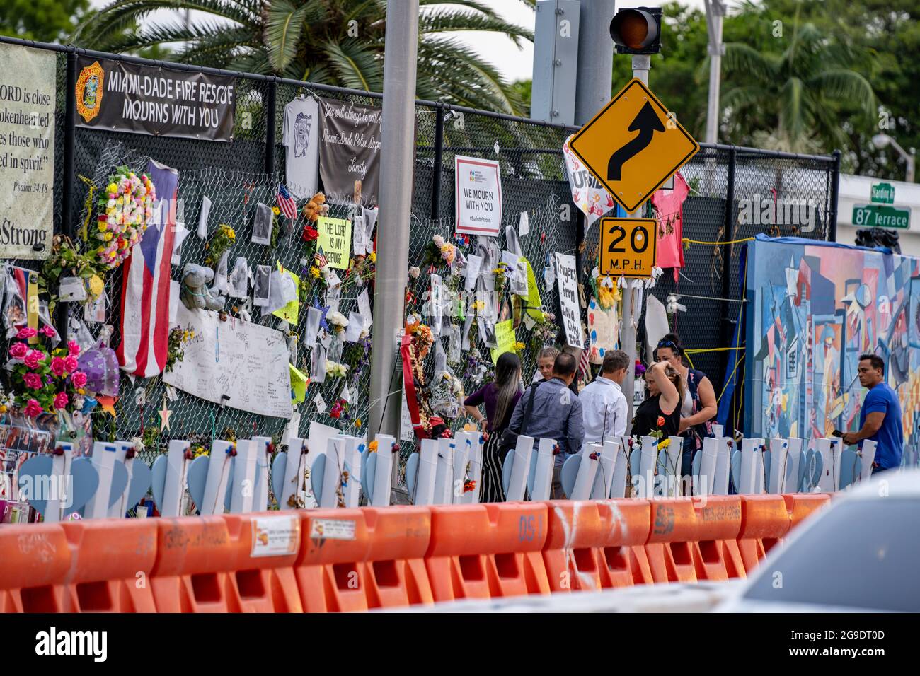 Surfside, FL, USA - 24. Juli 2021: Foto des Einsturzes der Surfside ...
