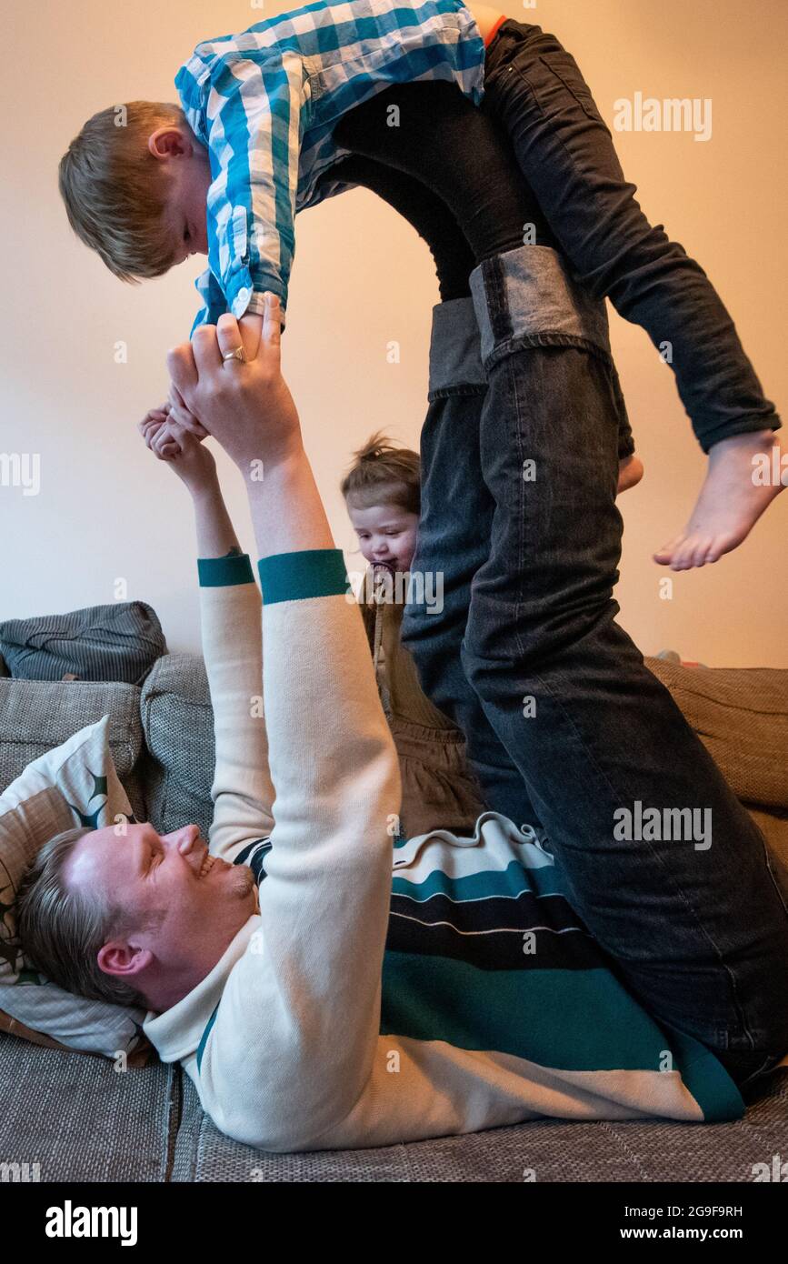 Moeder en zoon -Fotos und -Bildmaterial in hoher Auflösung – Alamy