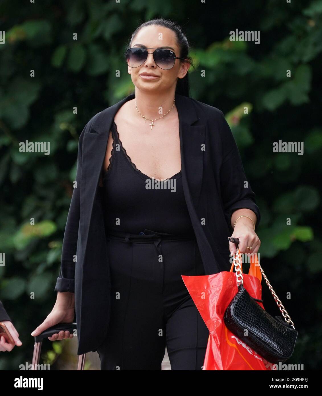 Tara Hanlon, 30, kommt am Isleworth Crown Court im Westen Londons an ...