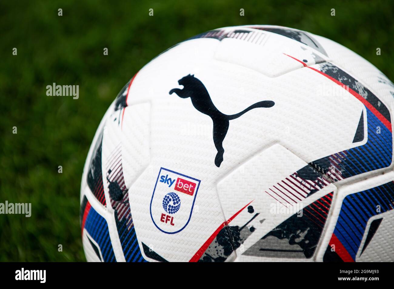 Puma efl 21 22 ball -Fotos und -Bildmaterial in hoher Auflösung – Alamy