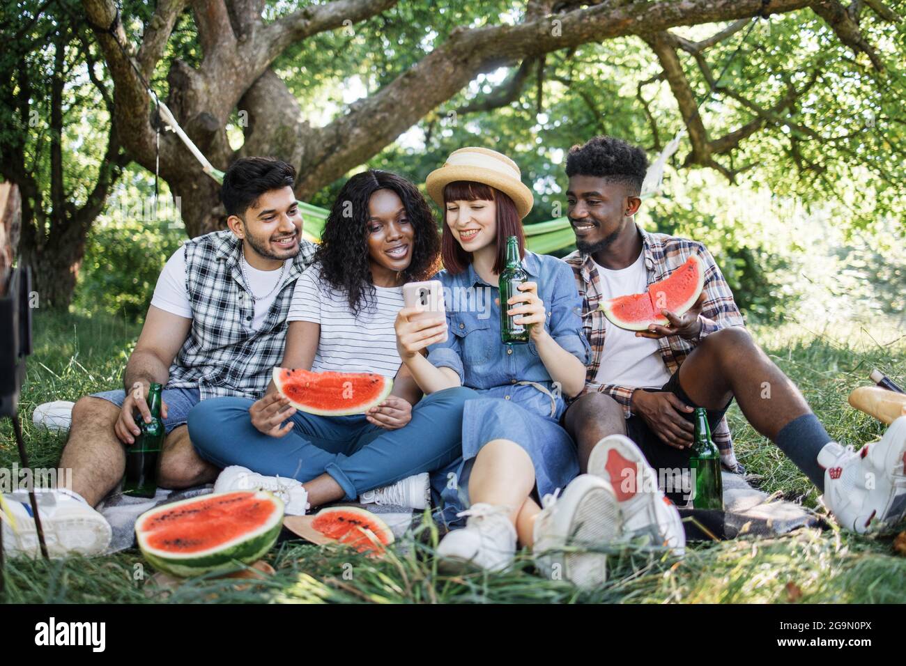Beer surfing -Fotos und -Bildmaterial in hoher Auflösung – Alamy