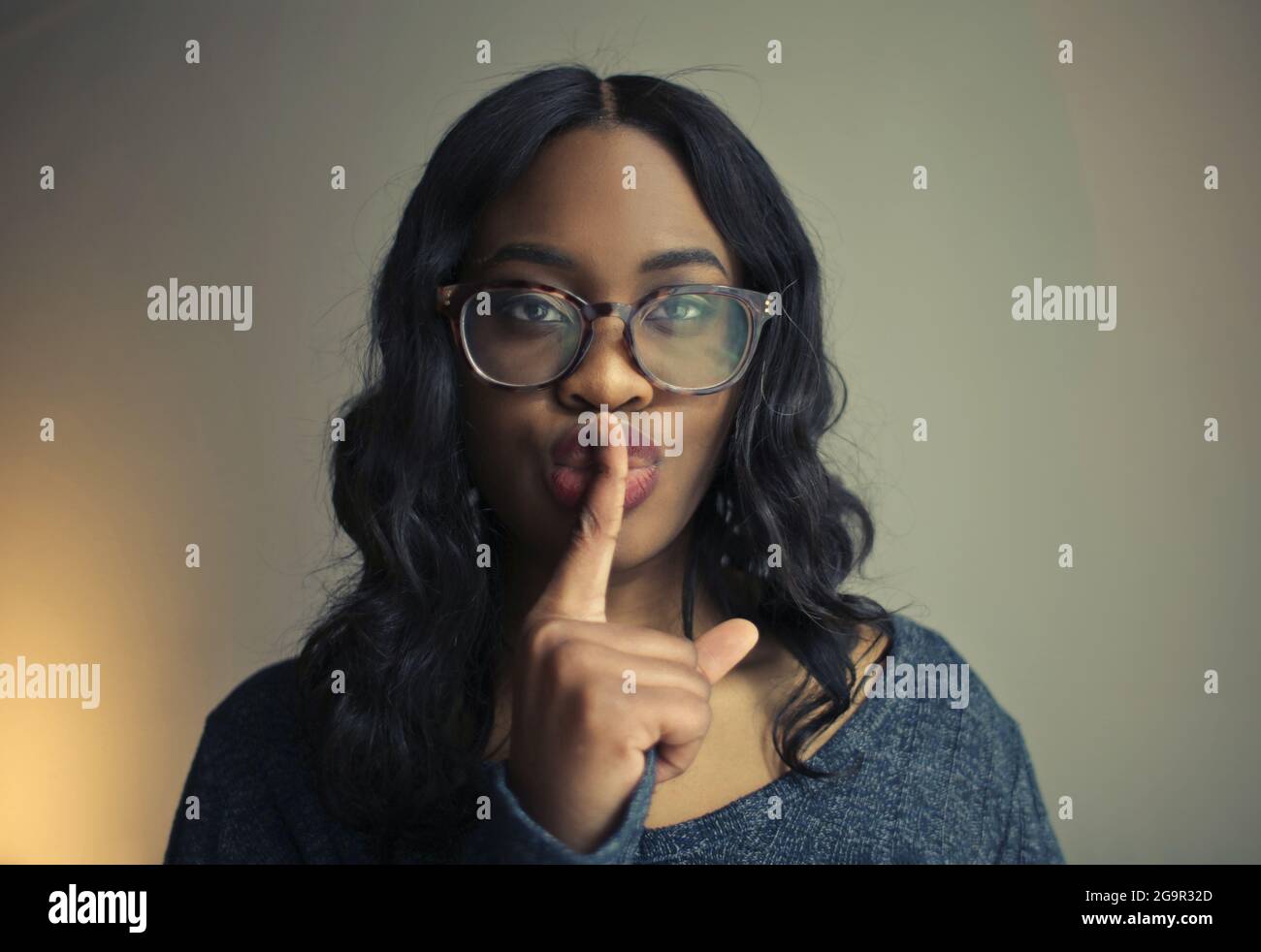 Schweigen symbol -Fotos und -Bildmaterial in hoher Auflösung – Alamy