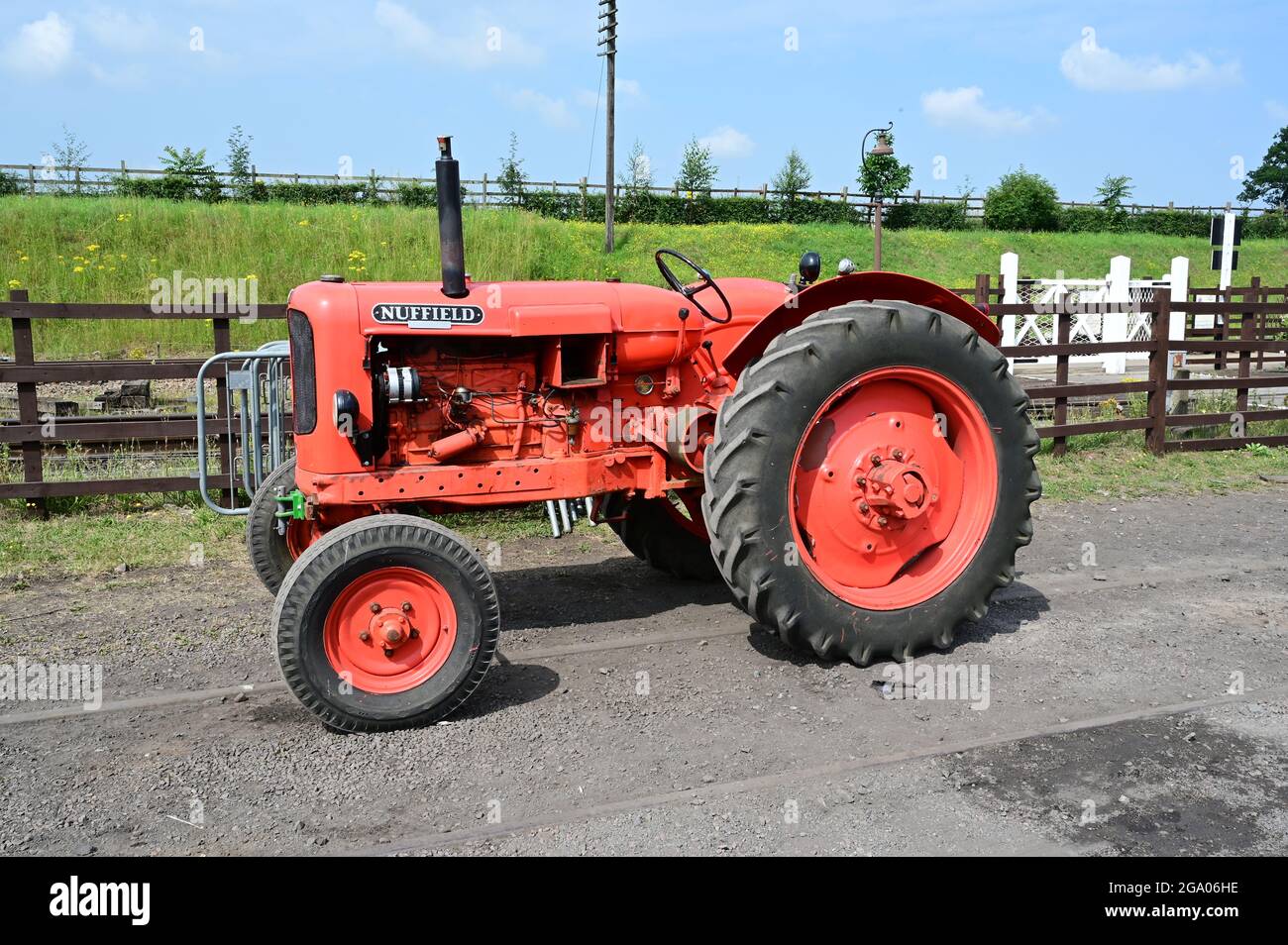 Jahrgang nuffield traktor -Fotos und -Bildmaterial in hoher Auflösung ...