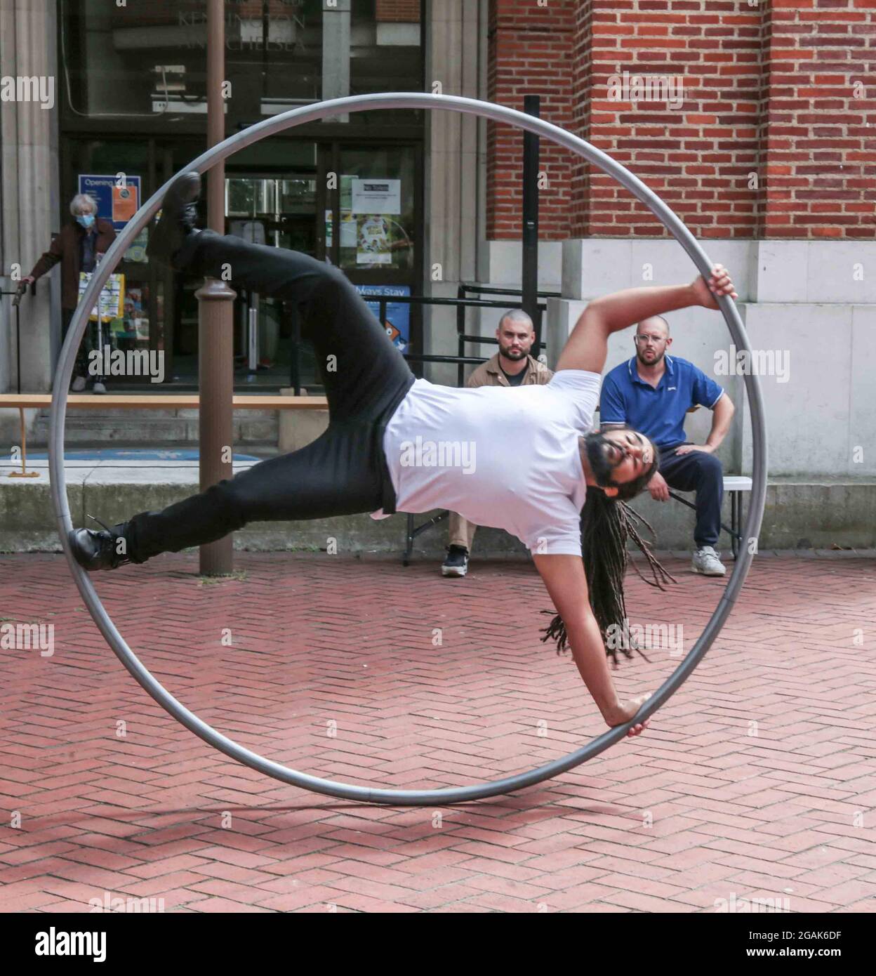 London UK 31 July 2021 im Rahmen des Kensington and Chelsea Festivals 2021 explosive Tricks und ...