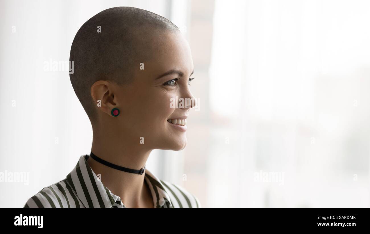 Kahl rasiert -Fotos und -Bildmaterial in hoher Auflösung – Alamy