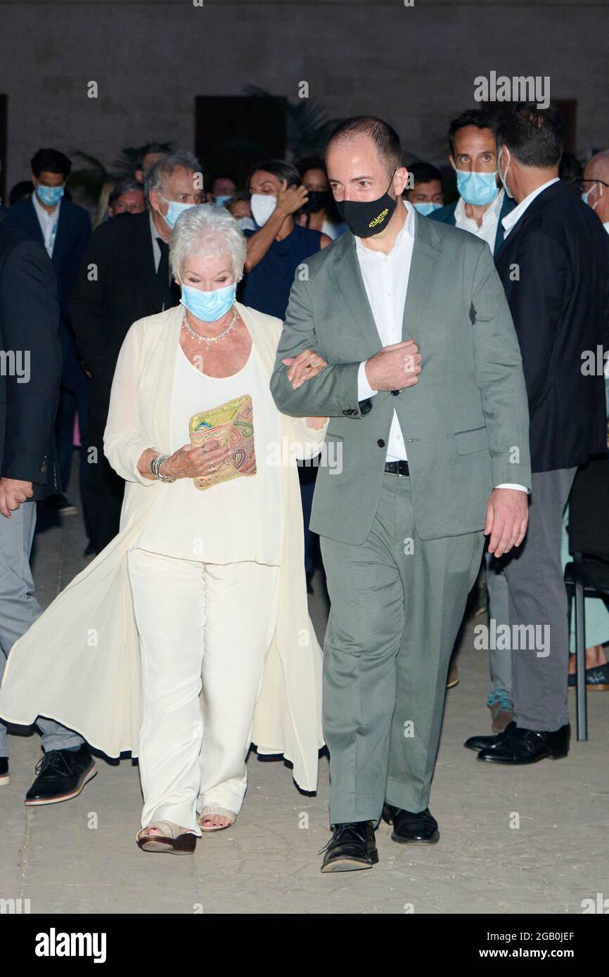 Judi Dench 2021 / Judi Dench Discusses Working While Losing Her Sight I ...