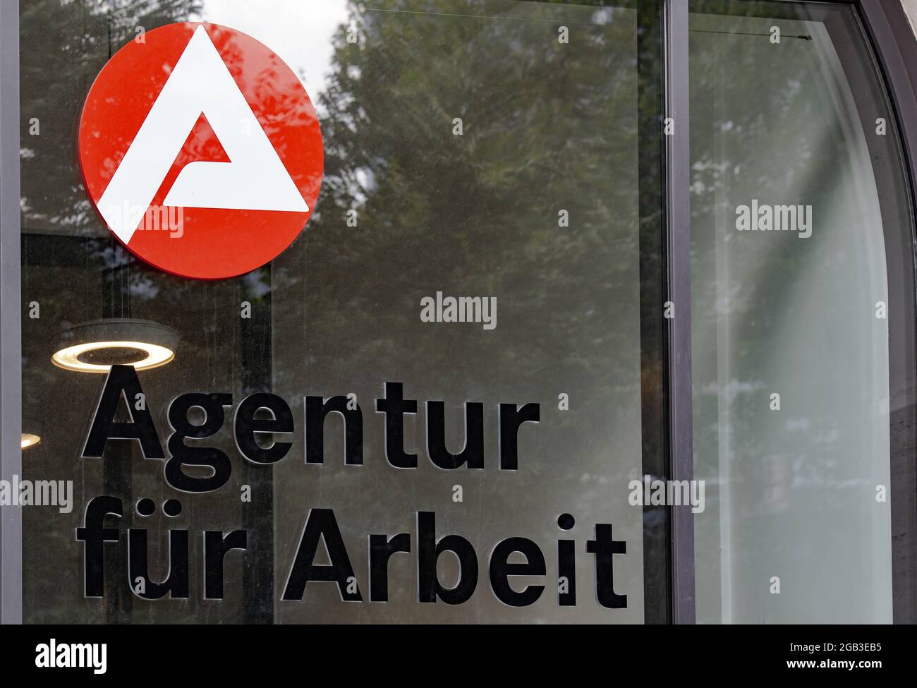 Berlin, Deutschland. August 2021. Das Logo der Arbeitsagentur ist in ...