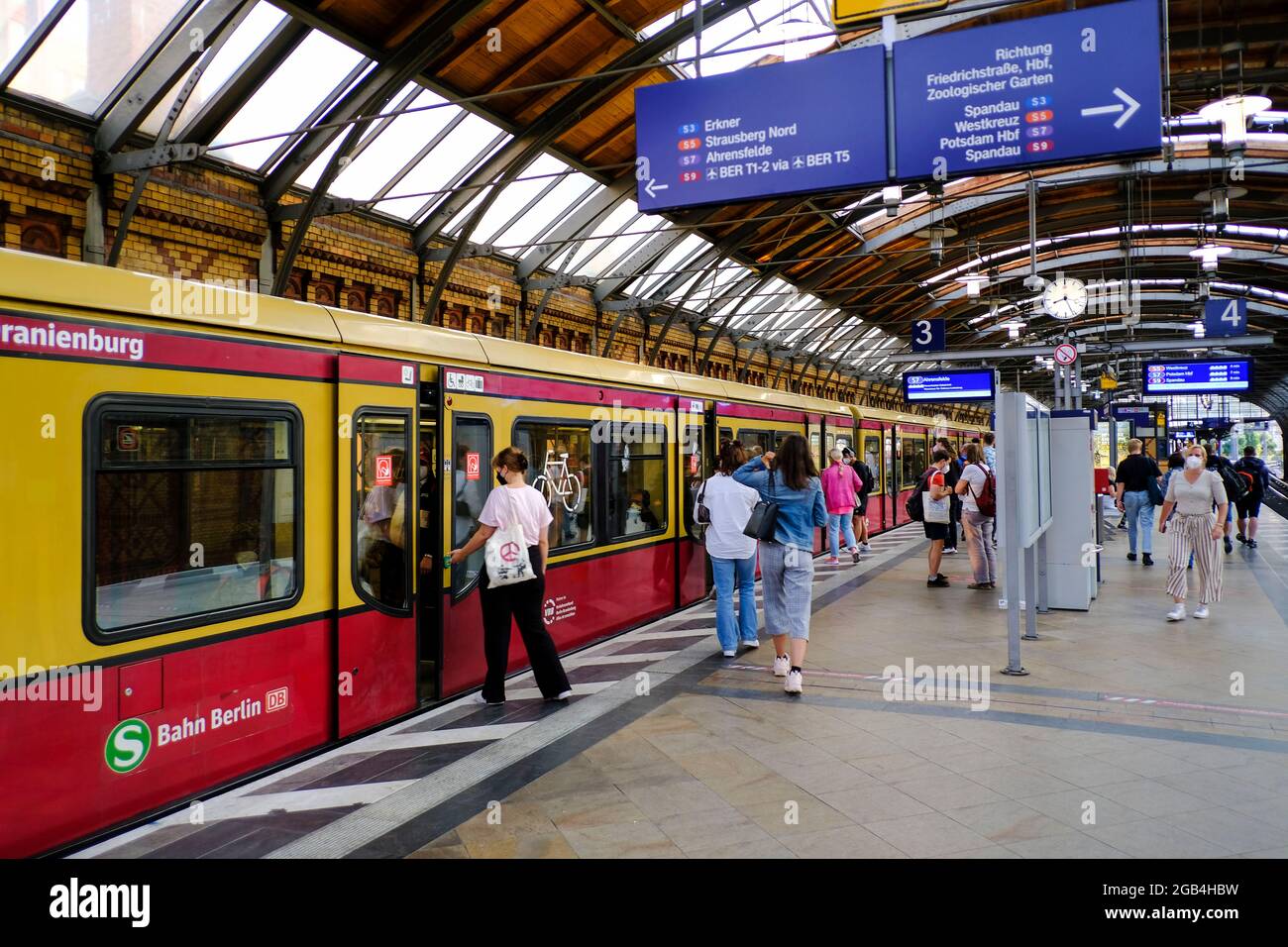 Db bahnsteig -Fotos und -Bildmaterial in hoher Auflösung – Alamy