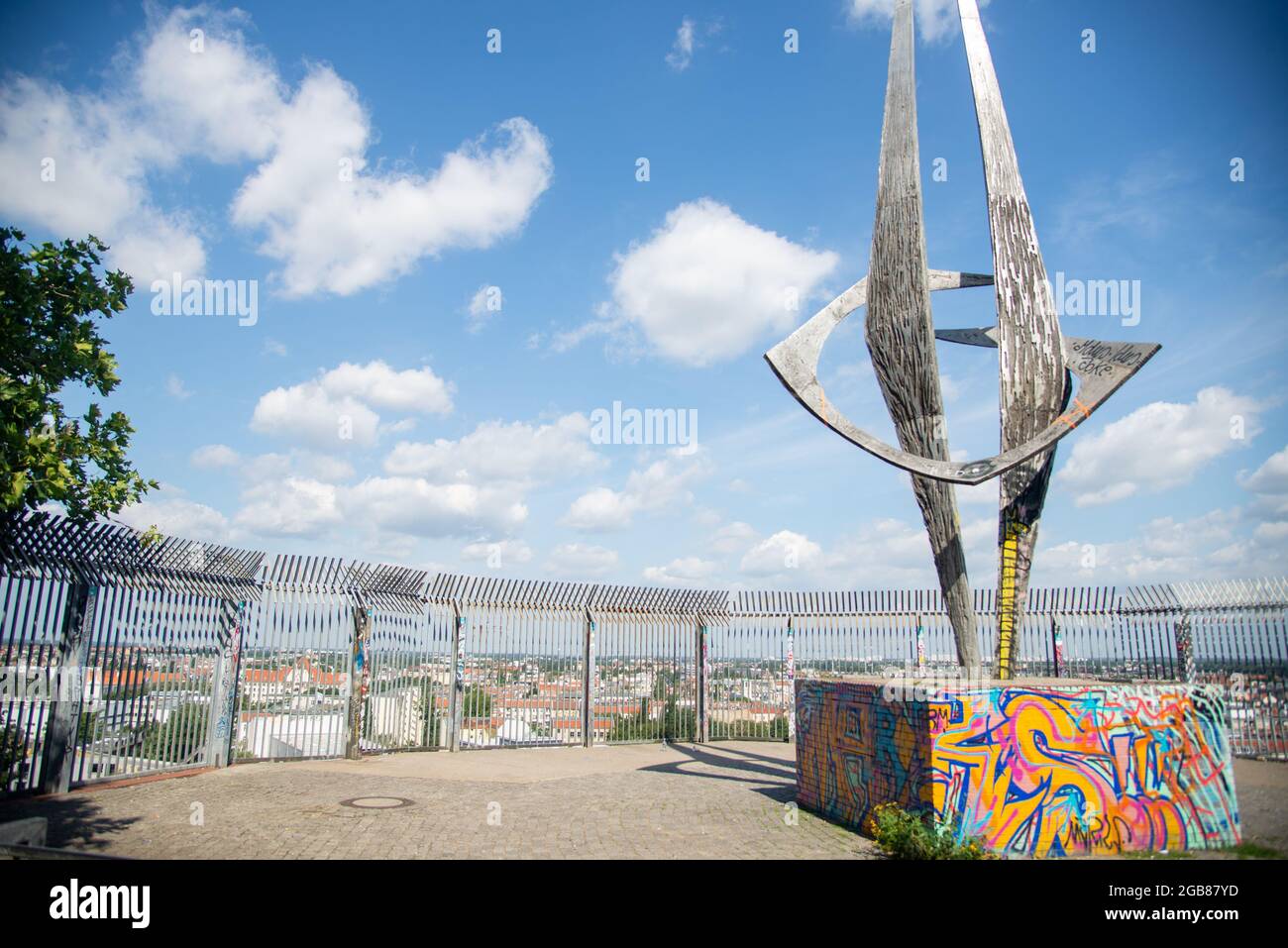 Flakturm berlin -Fotos und -Bildmaterial in hoher Auflösung – Alamy