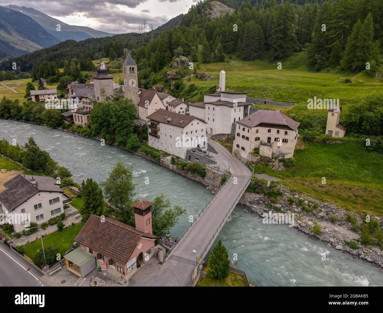 Dorf von susch -Fotos und -Bildmaterial in hoher Auflösung – Alamy