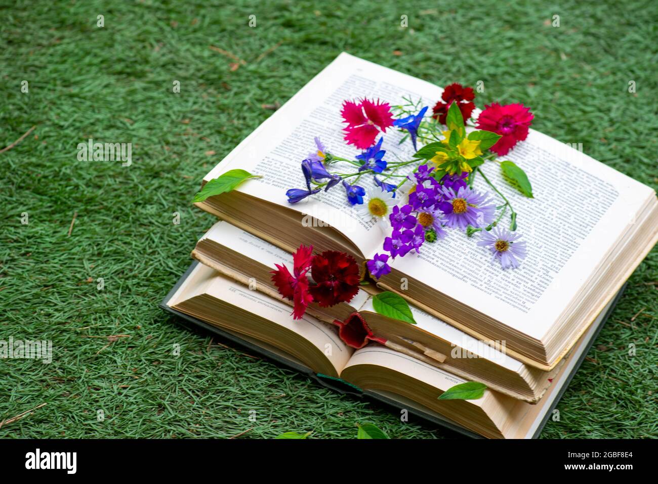 Blumenstrauß fotos -Fotos und -Bildmaterial in hoher Auflösung – Alamy