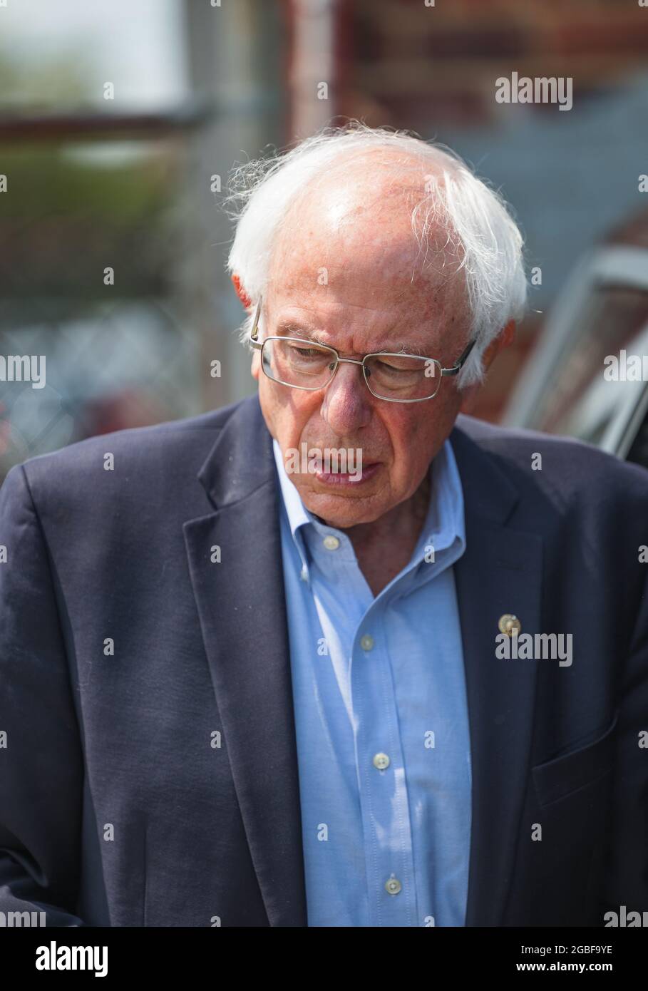 Cleveland, USA. Juli 2021. Bernie Sanders begleitet Nina Turner am 31 ...