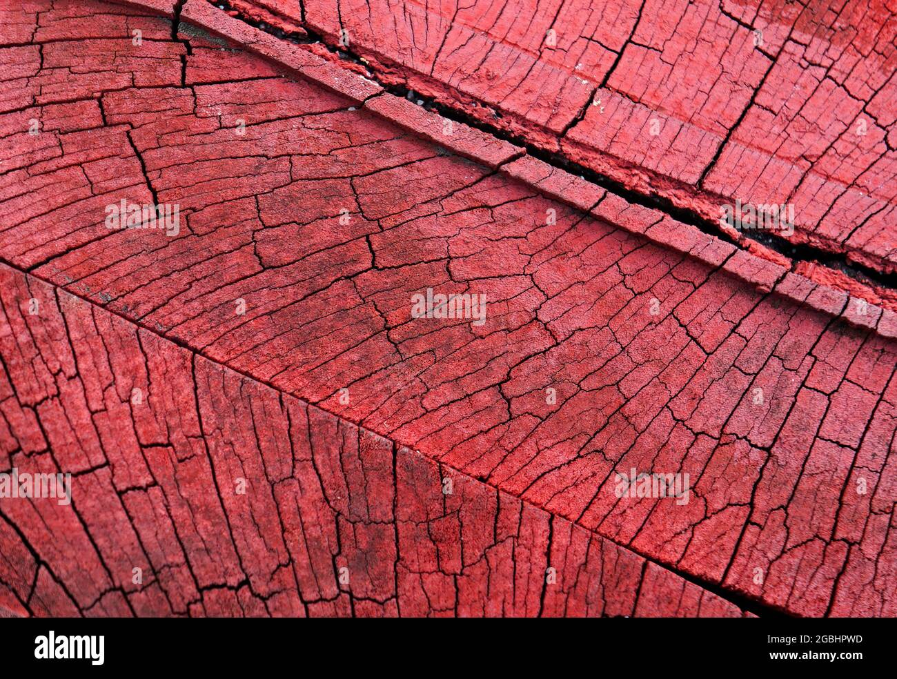 Rot lackiertes holz -Fotos und -Bildmaterial in hoher Auflösung – Alamy