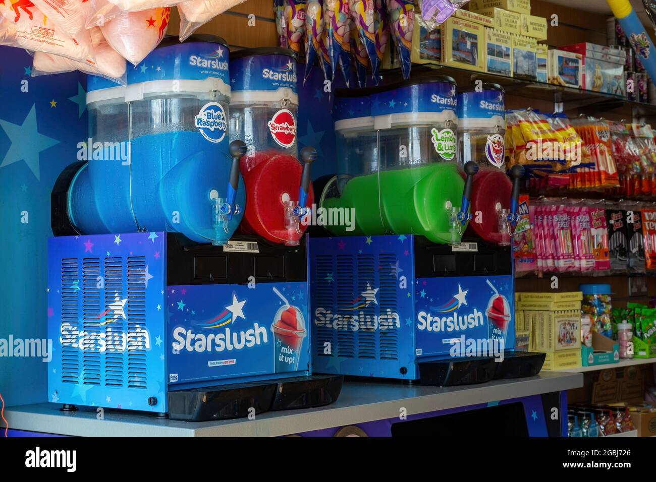 Slushies trinken -Fotos und -Bildmaterial in hoher Auflösung – Alamy