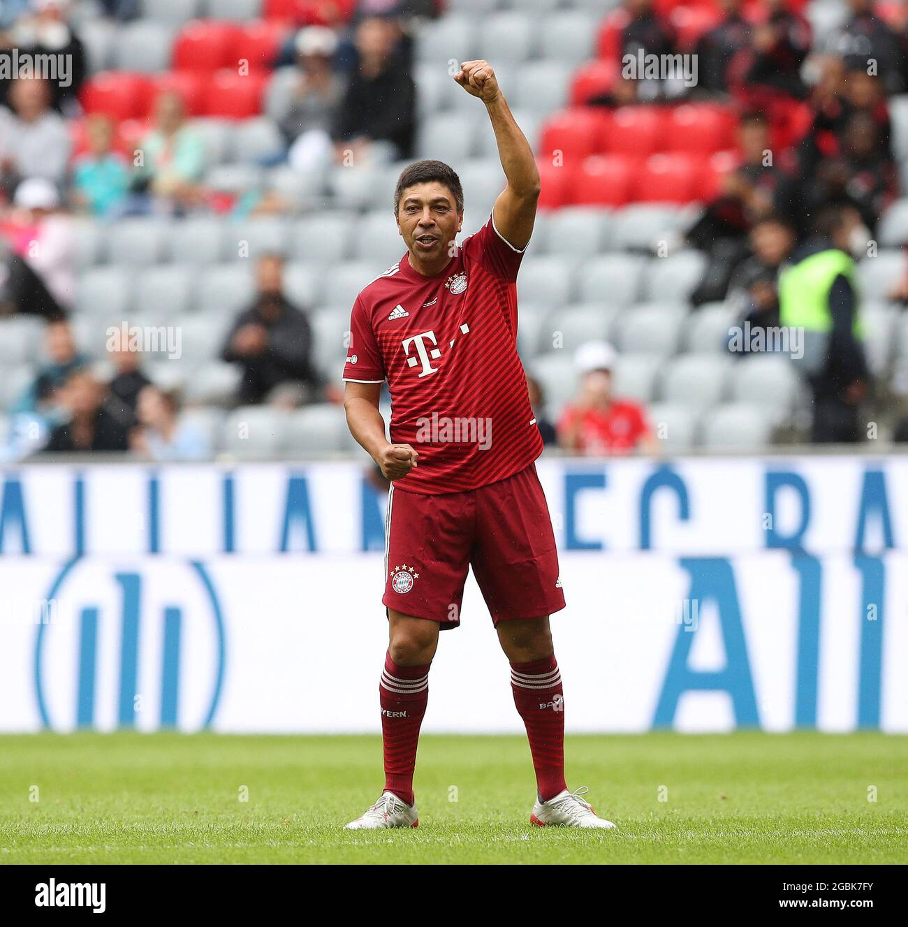 Giovane elber -Fotos und -Bildmaterial in hoher Auflösung – Alamy