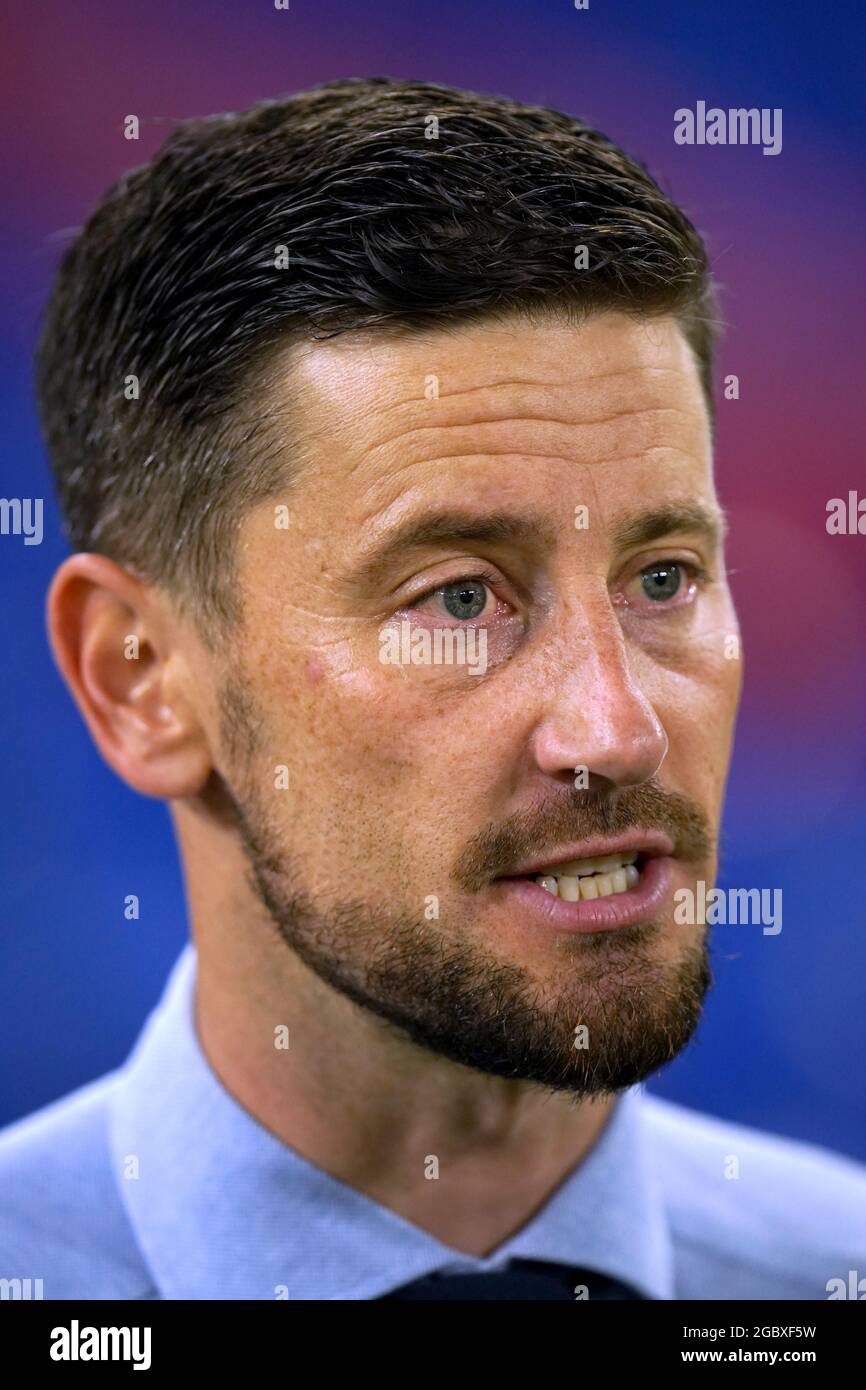 Der New Saints-Cheftrainer Anthony Limbrick wird nach dem Spiel der ...