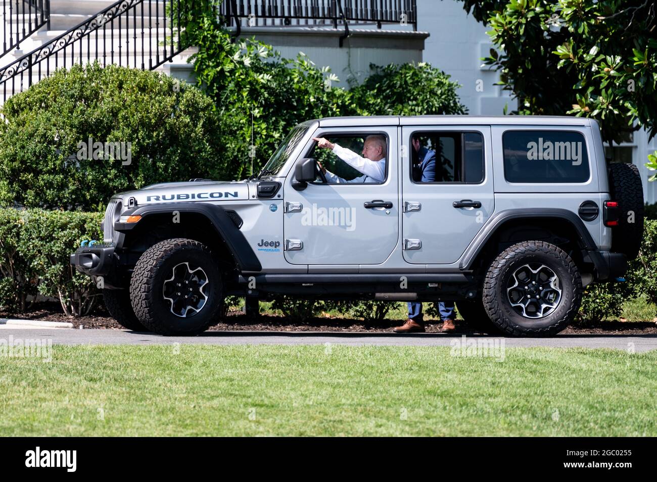 Washington, Usa. August 2021. Präsident Joe Biden fährt einen Jeep ...