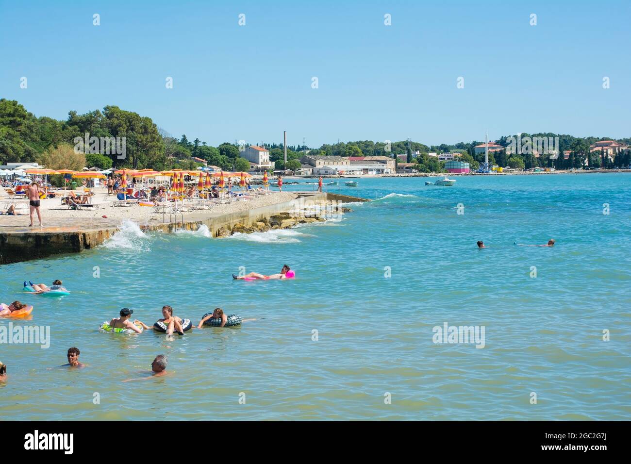 Croatia beach bikini -Fotos und -Bildmaterial in hoher Auflösung – Alamy