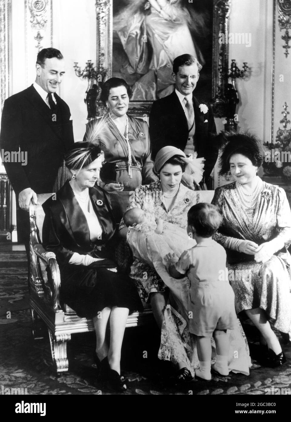 Queen elizabeth ii baby Schwarzweiß-Stockfotos und -bilder - Alamy