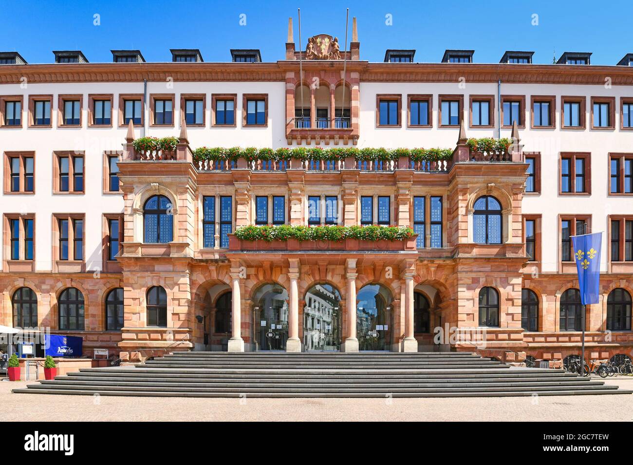 Rathaus und stadtverwaltung -Fotos und -Bildmaterial in hoher Auflösung ...