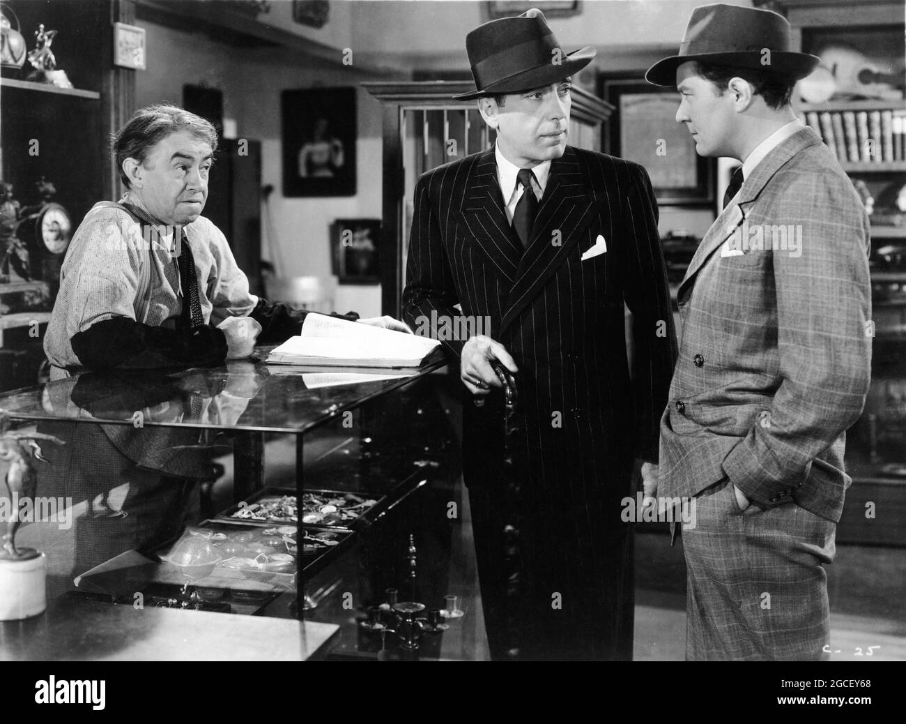 HARLAN BRIGGS HUMPHREY BOGART und JAMES FLAVIN in CONFLICT 1945 ...