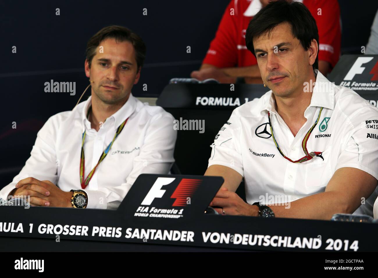 (L bis R): Christian Albers (NLD) Caterham F1 Team, Teamchef und Toto ...