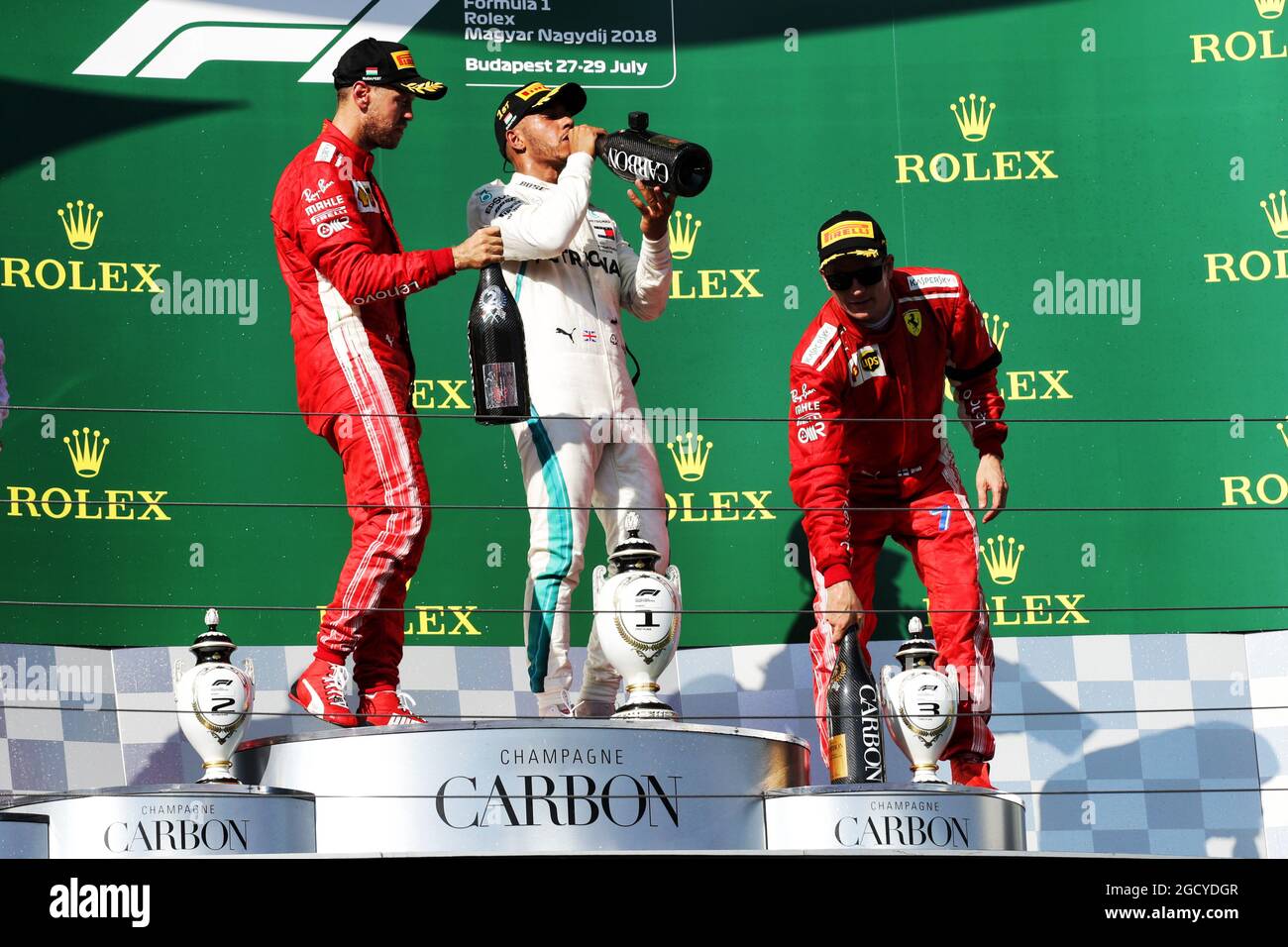 Ferrari feiert auf dem podium den zweitplatzierten lewis hamilton ...