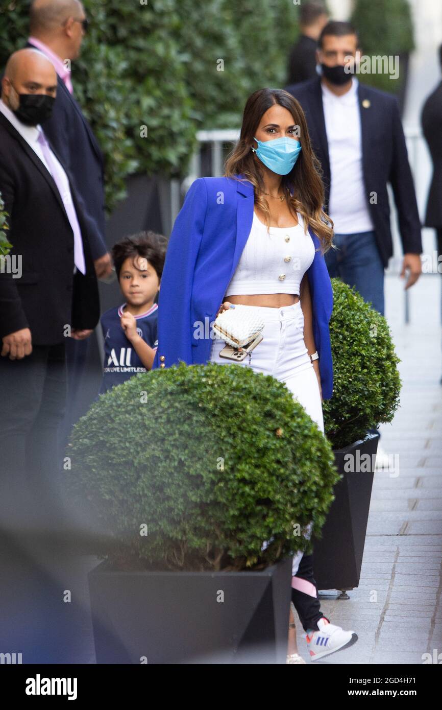 Paris, Frankreich. August 2021. Lionel Messi, seine Frau Antonella ...