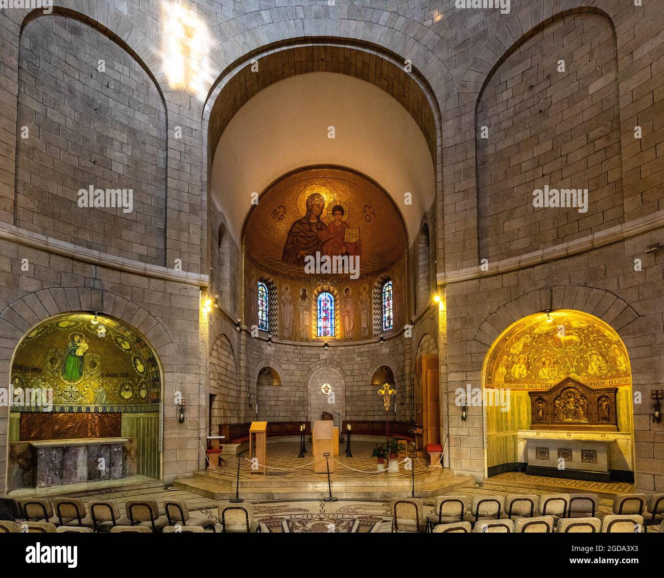 Kirchenschiff und kapellen -Fotos und -Bildmaterial in hoher Auflösung – Alamy