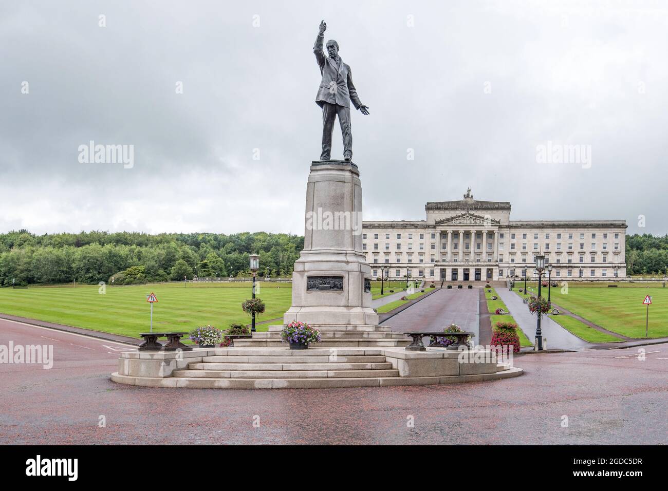 Statue von lord edward carson -Fotos und -Bildmaterial in hoher ...