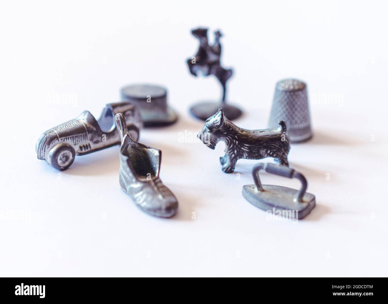 Original Monopoly Spieler Marker sind auf einem weißen Hintergrund ...