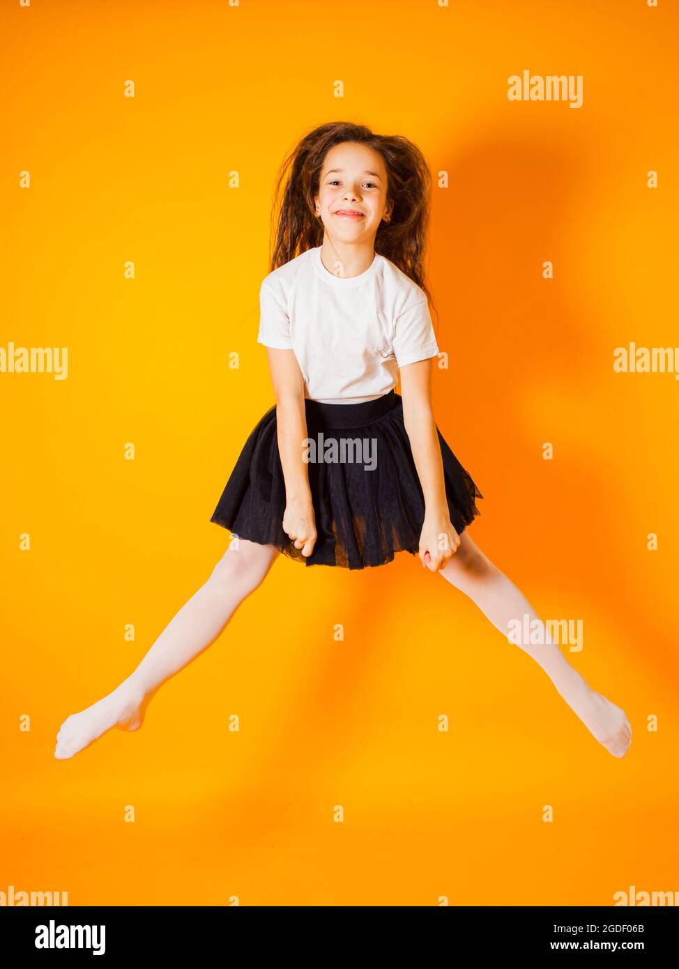 Girl Spreading Her Legs Fotos Und Bildmaterial In Hoher Auflösung Alamy