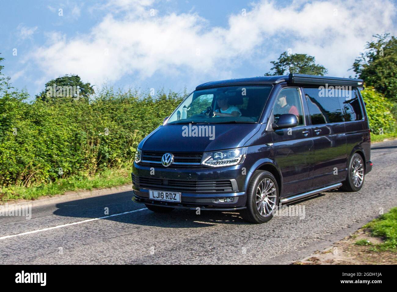 2018 blauer VW Volkswagen Transporter T30 Hi-Line Rdib van 5-Gang ...