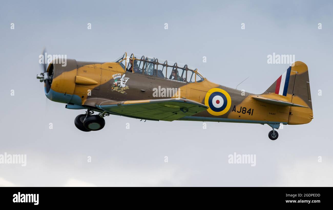 Der nordamerikanische Harvard G-BJST ‘Wacky Wabbit’, der am 1. August ...