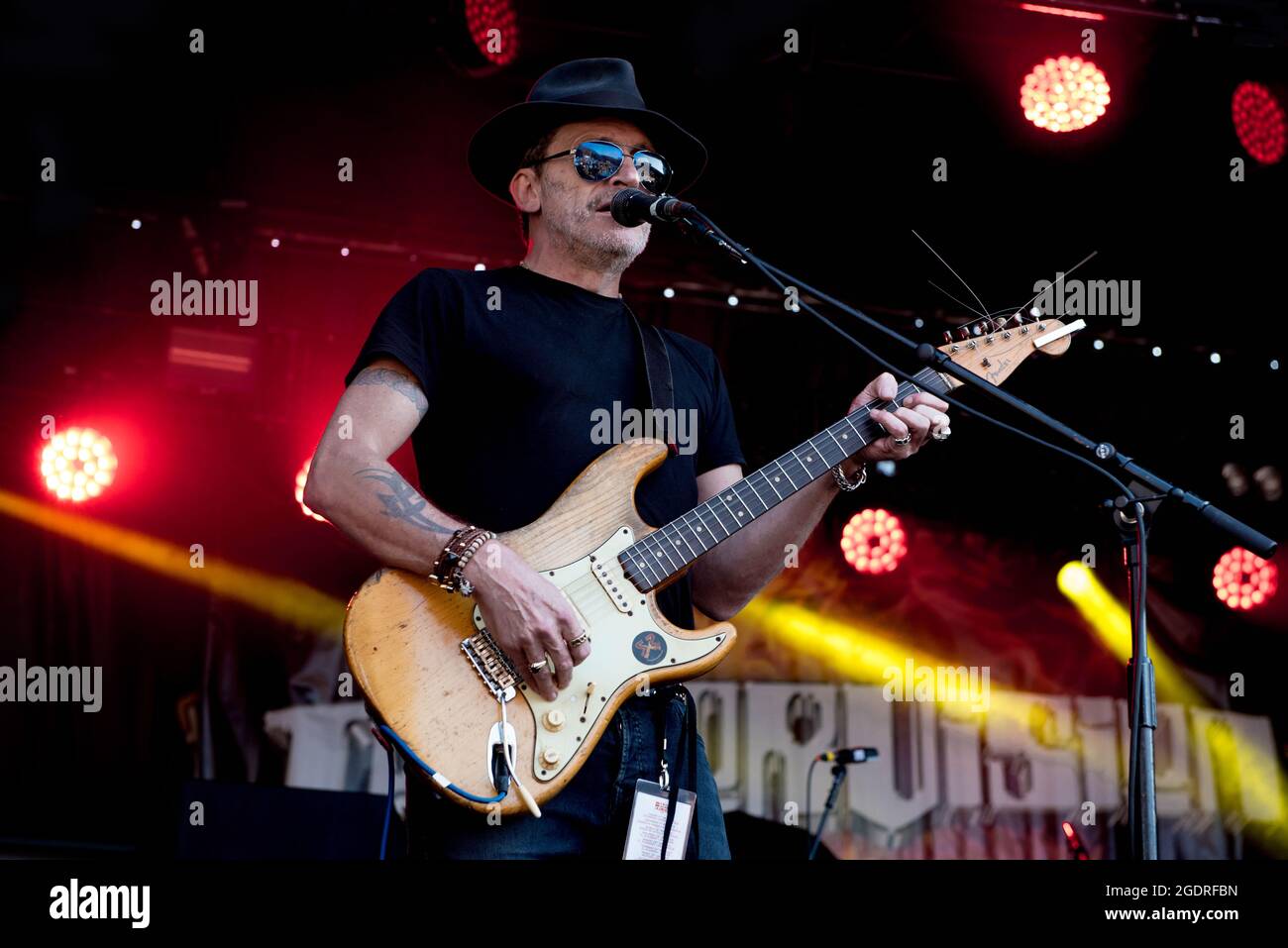 Gitarrist nigel clark -Fotos und -Bildmaterial in hoher Auflösung – Alamy