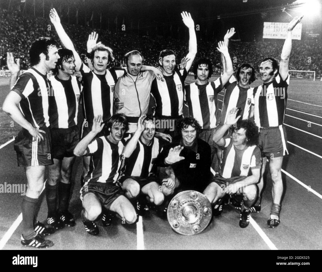 EINGEREICHT - 28. Juni 1972, Bayern, München: Die Spieler des FC Bayern ...