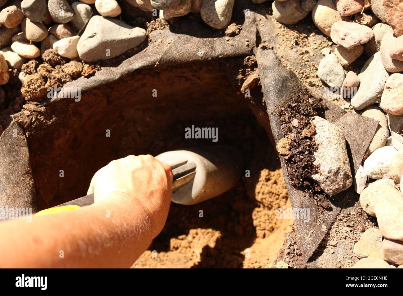Graben mit der kelle -Fotos und -Bildmaterial in hoher Auflösung – Alamy