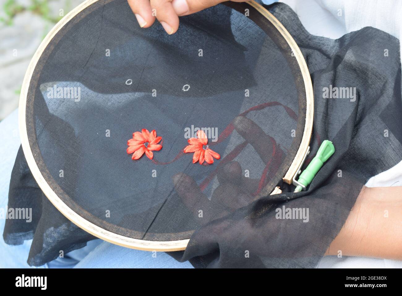 Hand sticken -Fotos und -Bildmaterial in hoher Auflösung – Alamy