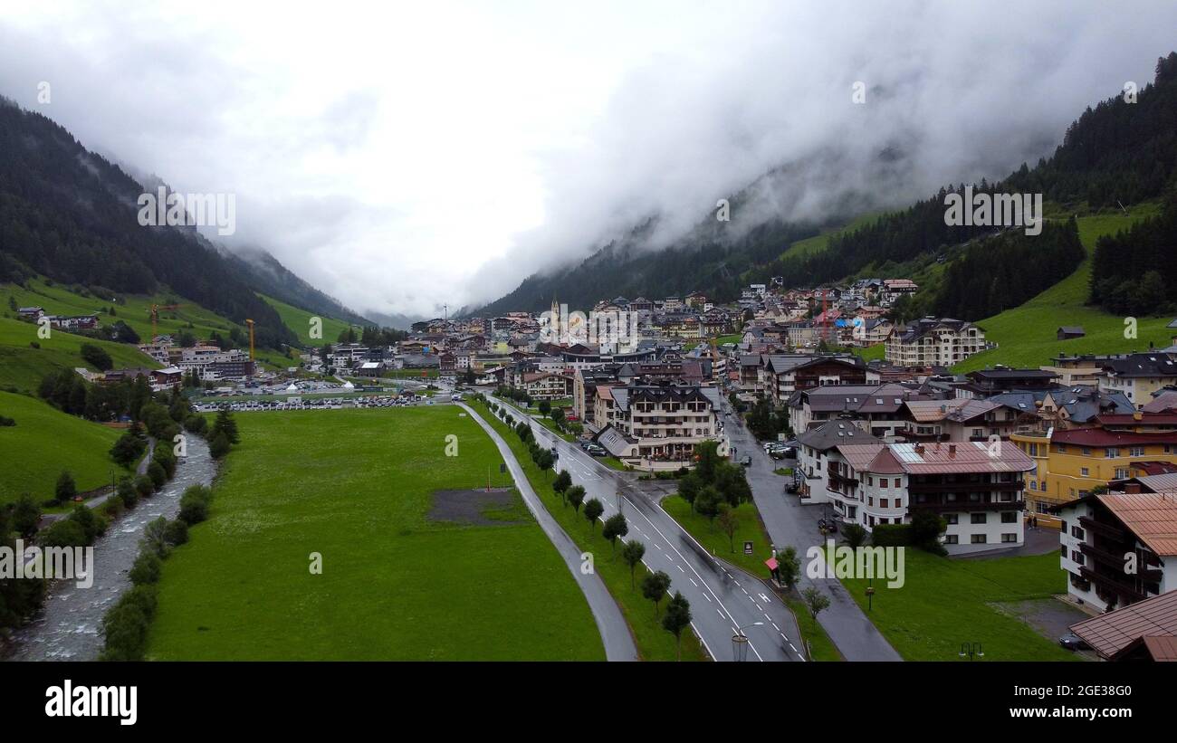 Dorf Ischgl in Österreich - Luftbild Stockfotografie - Alamy
